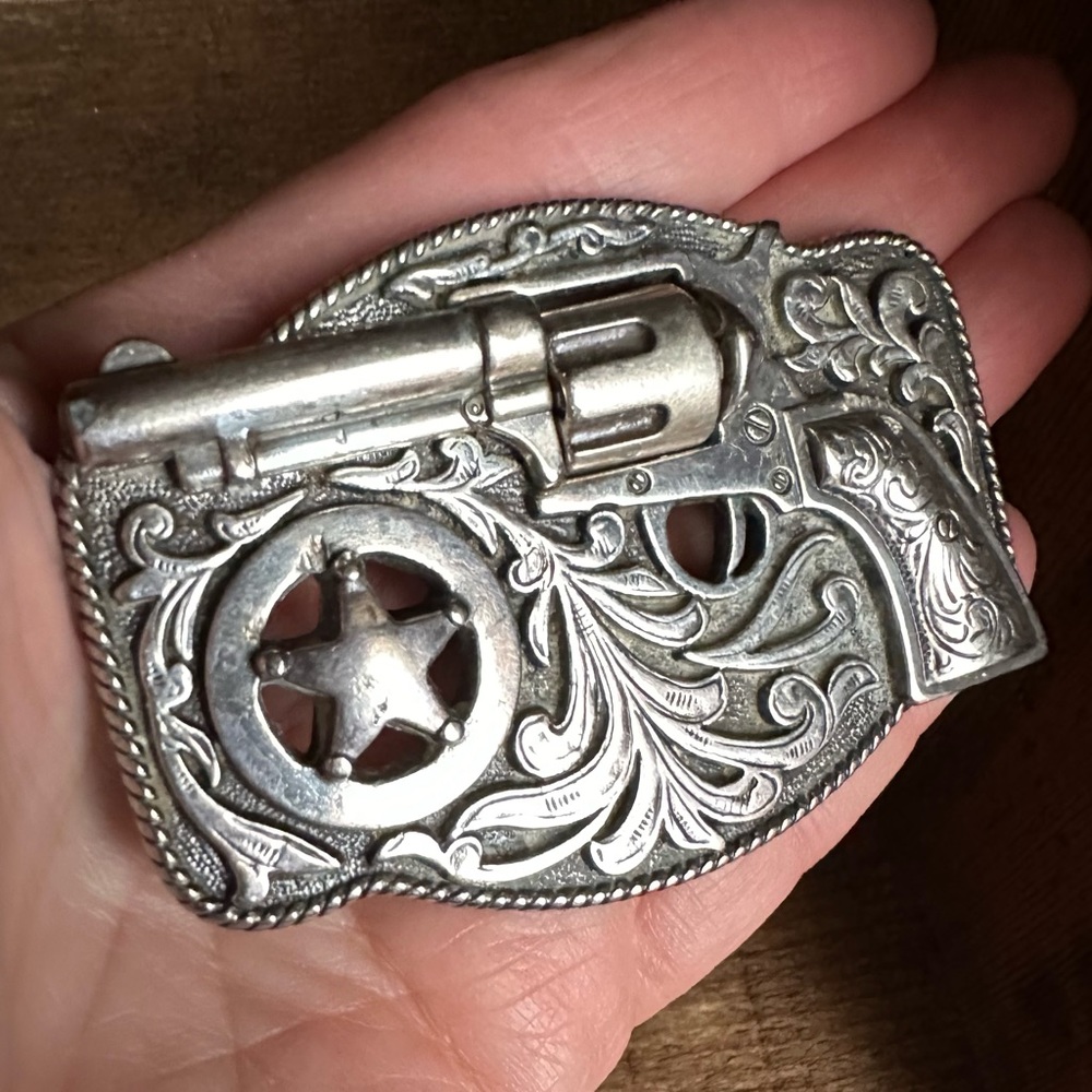 Revolver Belt Buckle - Gem
